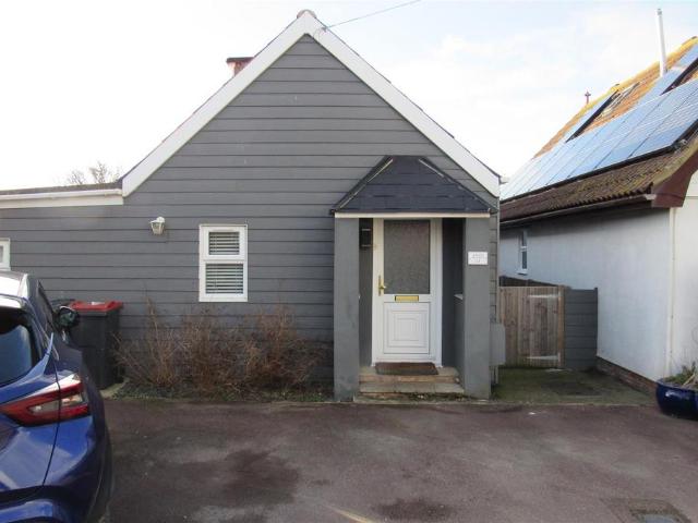 2 bedroom detached bungalow to rent