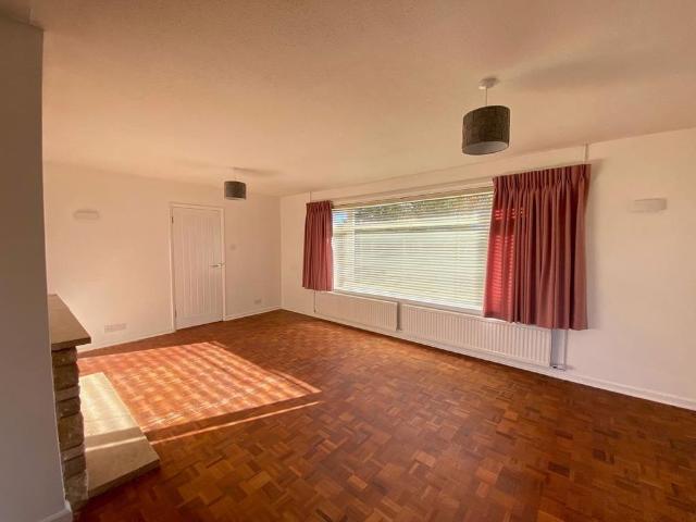 2 bedroom detached bungalow to rent