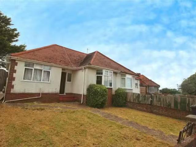 2 bedroom Detached Bungalow to rent, Brasslands Drive, Portsla.