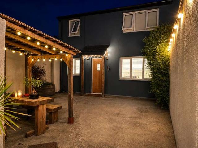 2 Bedroom Detached House