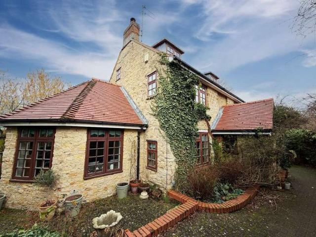 2 Bedroom Detached House
