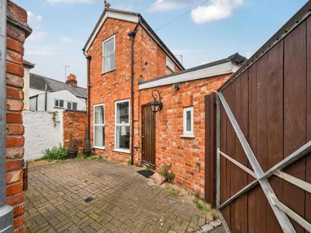 2 Bedroom Detached House
