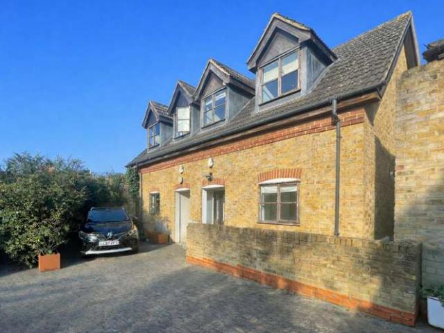 2 Bedroom Detached House