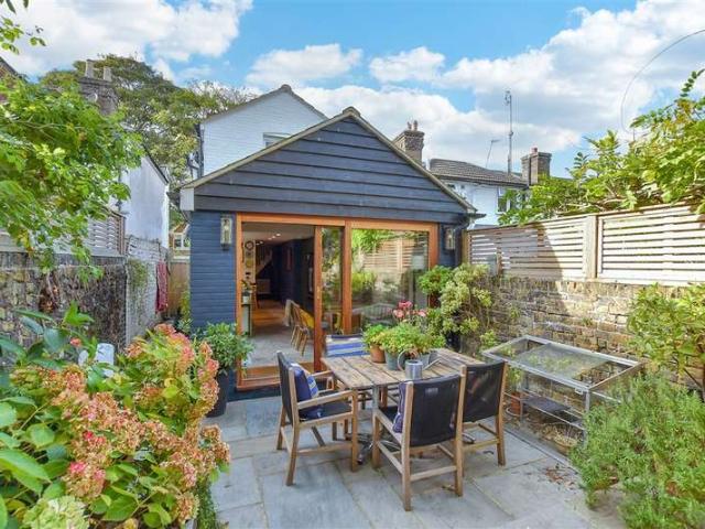 2 Bedroom Detached House