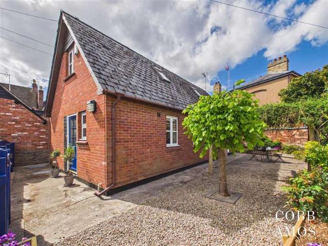 2 Bedroom Detached House