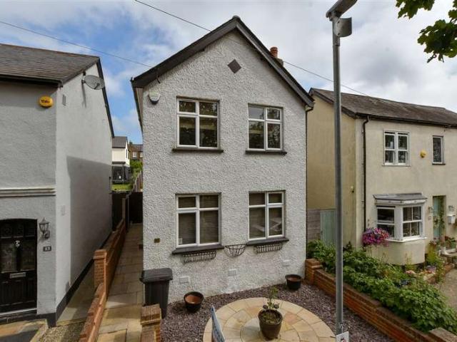 2 Bedroom Detached House
