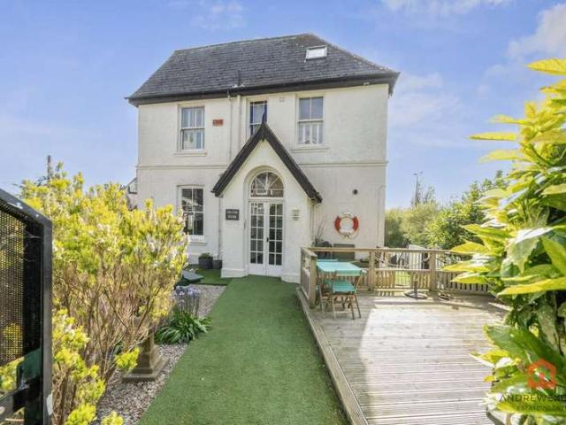 2 Bedroom Detached House