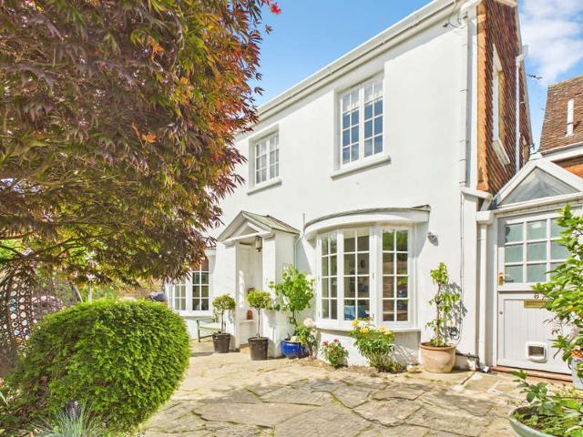 2 Bedroom Detached House