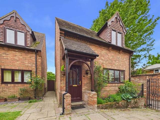 2 Bedroom Detached House