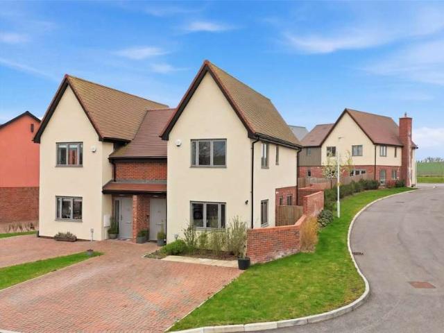 2 Bedroom Detached House