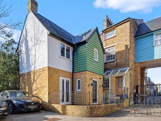 2 Bedroom Detached House