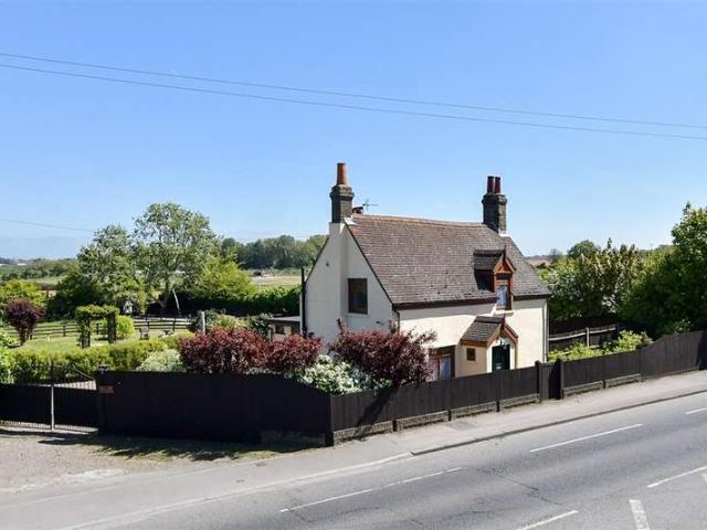 2 Bedroom Detached House