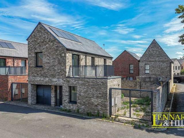 2 Bedroom Detached House