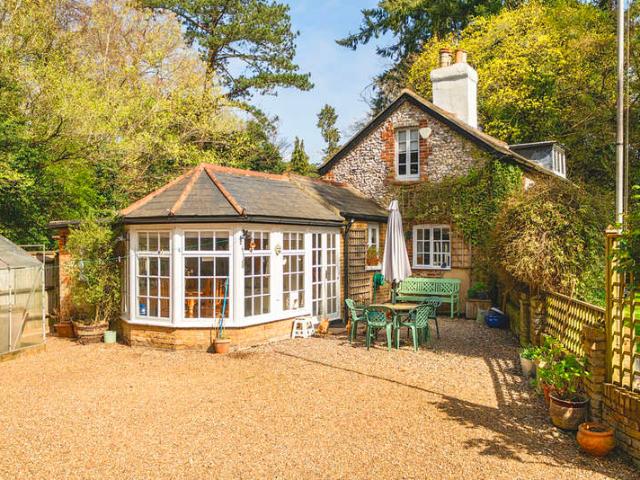 2 Bedroom Detached House