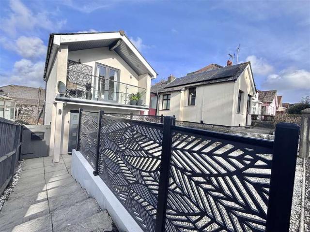 2 Bedroom Detached House