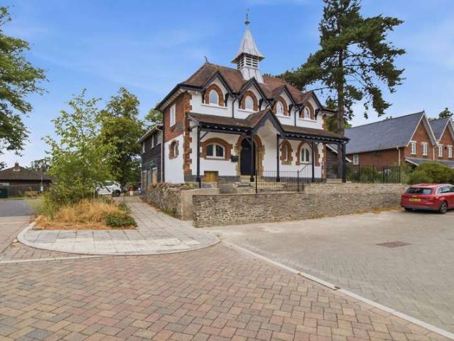 2 Bedroom Detached House