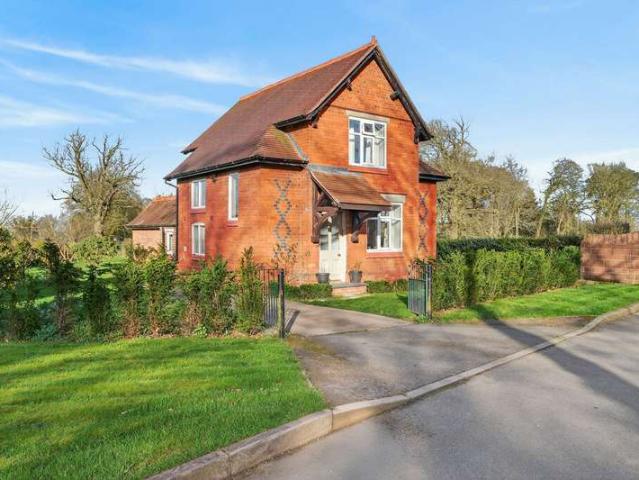 2 Bedroom Detached House