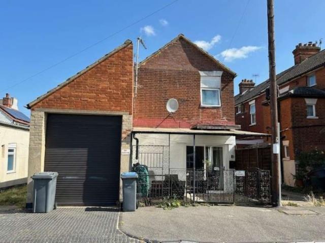 2 Bedroom Detached House