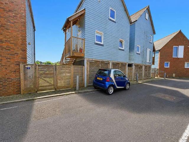 2 Bedroom Detached House