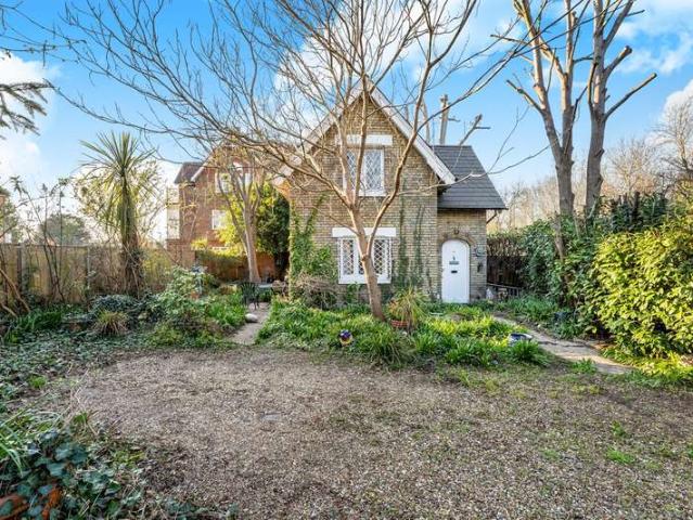 2 Bedroom Detached House