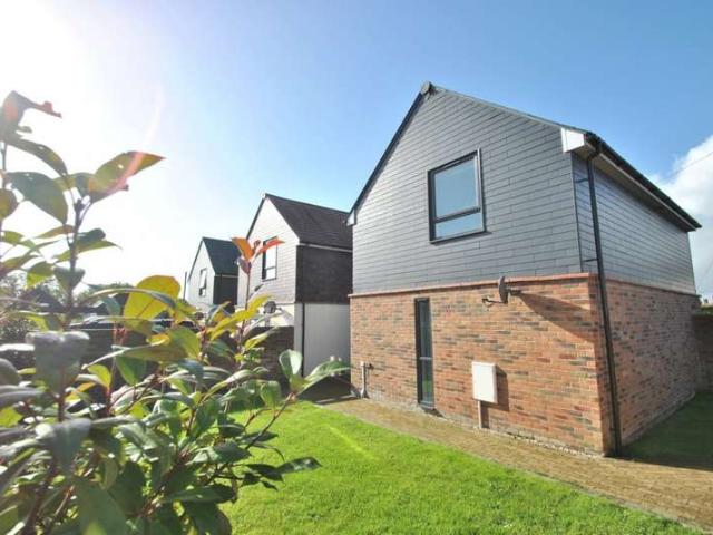 2 Bedroom Detached House
