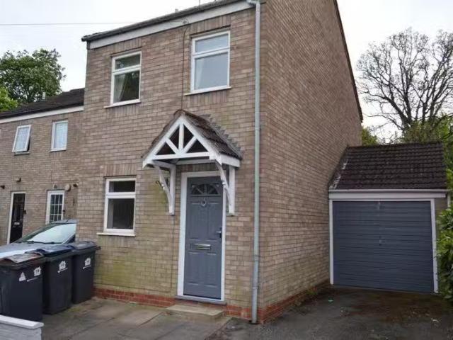 2 bedroom detached house for rent in 19 Westfield Road, Kings.