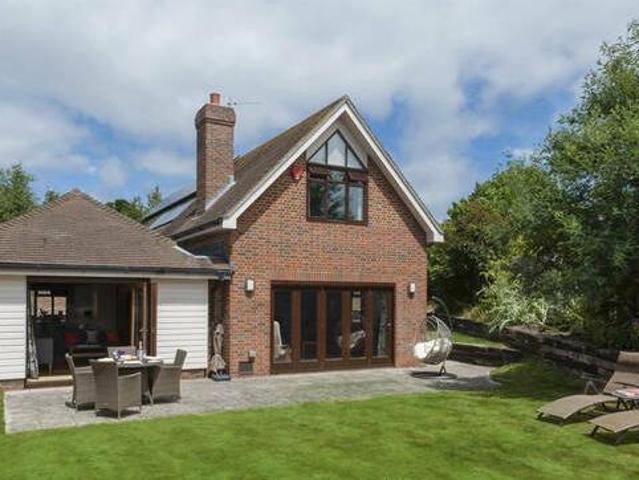 2 bedroom detached house for rent in Church Hill Milford on Sea SO41