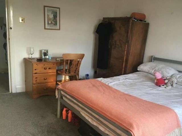 2 Bedroom Detached House For Rent In Clapham