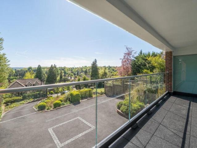 2 bedroom detached house for rent in Beech Lane, Guildford, Surrey, GU2