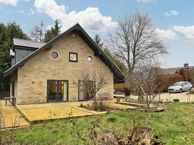 2 bedroom detached house for rent in Butts Road Ashover S45