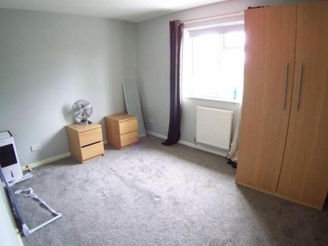 2 bedroom detached house for rent in Gardeners Court, Leeds, LS10