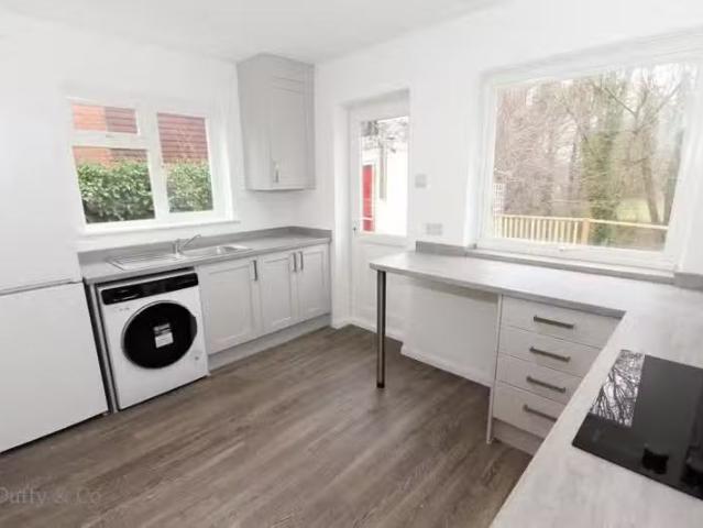 2 bedroom detached house for rent in Downs View Road, Hassocks.