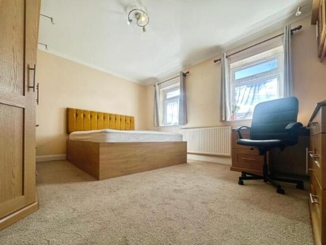 2 bedroom detached house for rent in Diamond Road, Watford, Hertfordshire, WD24