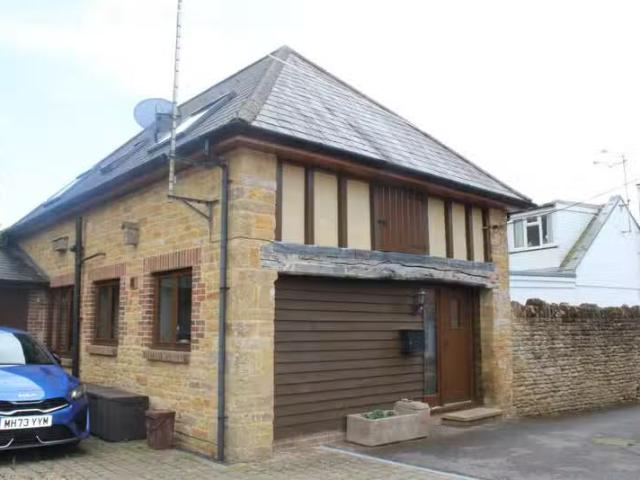 2 bedroom detached house for rent in East Chinnock, BA22