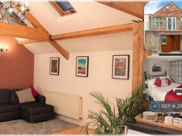2 bedroom detached house for rent in Fully Furnished Sydenham Lane, Bristol, BS6