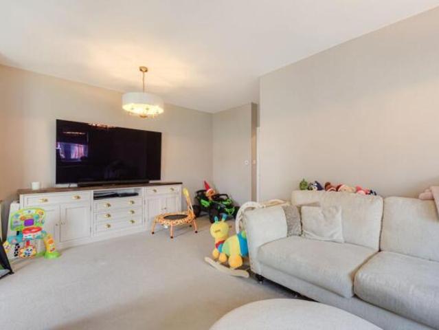 2 bedroom detached house for rent in Hollies Avenue, Sidcup, DA15