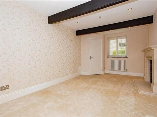 2 Bedroom Detached House For Rent in Old Road, Mottram, Hyde