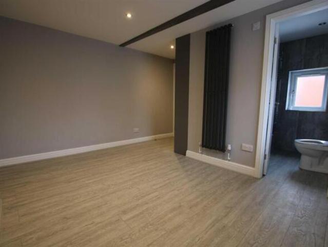 2 bedroom detached house for rent in Lower Wortley Road, Wortley, Leeds, LS12