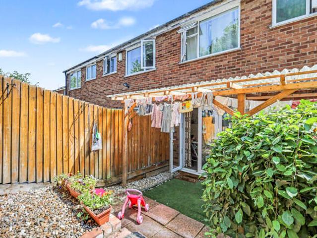 2 bedroom detached house for rent in Lowlands Close, Northampton, Northamptonshire, NN3