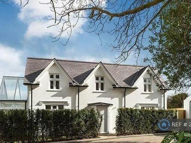 2 Bedroom Detached House For Rent In London