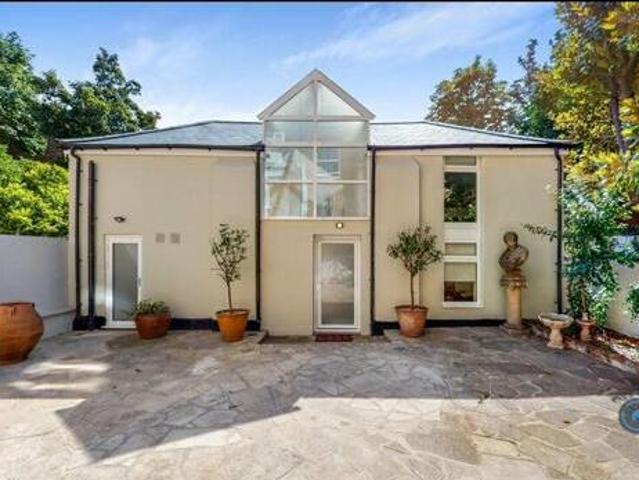 2 Bedroom Detached House For Rent In London