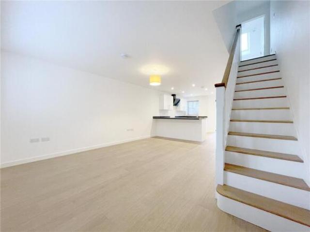 2 bedroom detached house for rent in North Street, Cambridge, CB4