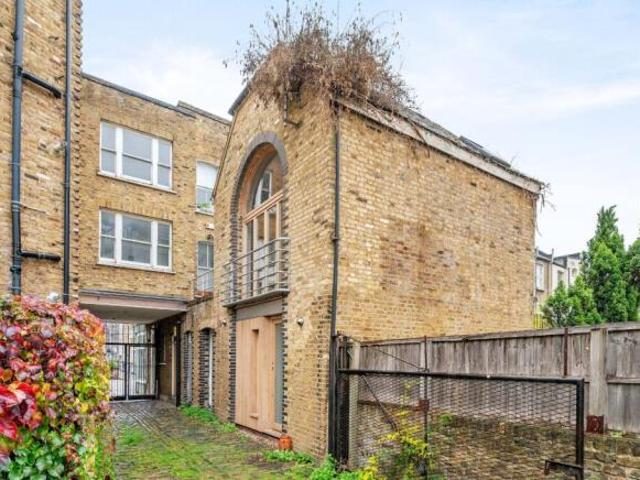 2 bedroom detached house for rent in Nevill Road, London, N16