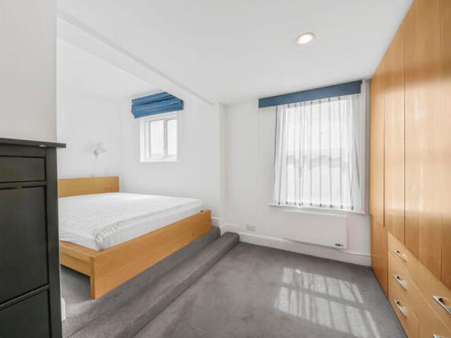2 bedroom detached house for rent in Southolm Street, Battersea SW11
