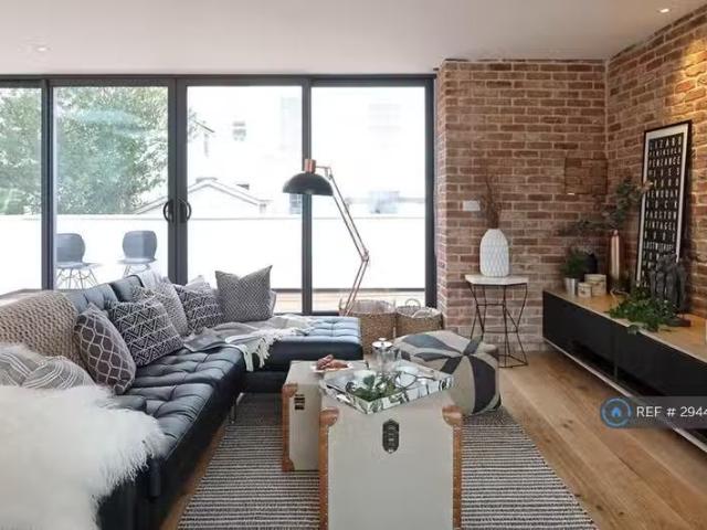 2 bedroom detached house for rent in Sydenham Road, Cotham, Br.