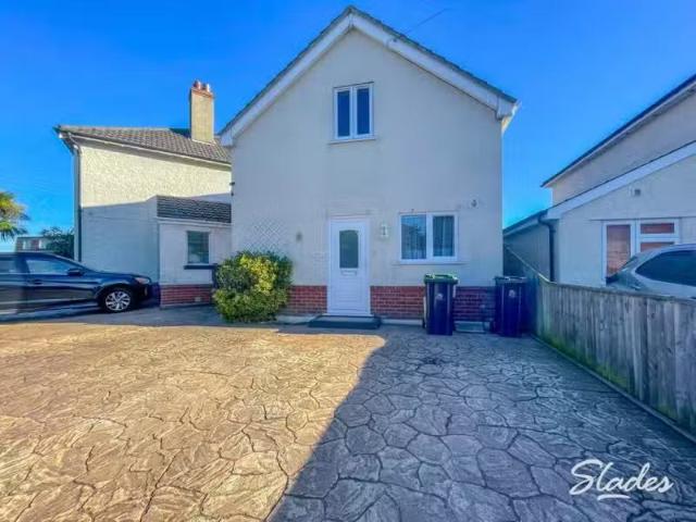 2 bedroom detached house for rent in Portfield Road,, Christc.