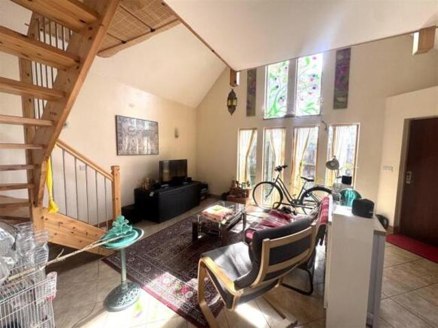 2 bedroom detached house for rent in Park Way, Maidstone, Kent, ME15