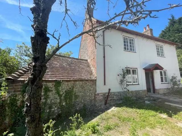 2 bedroom detached house for rent in Park Lane, Slindon, West.