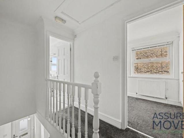 2 bedroom detached house for rent in Ravenstone Road, London, N8