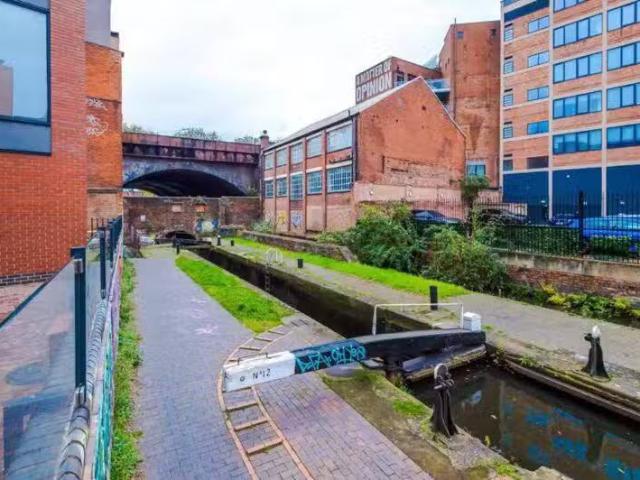 2 bedroom detached house for rent in Water Street, B3